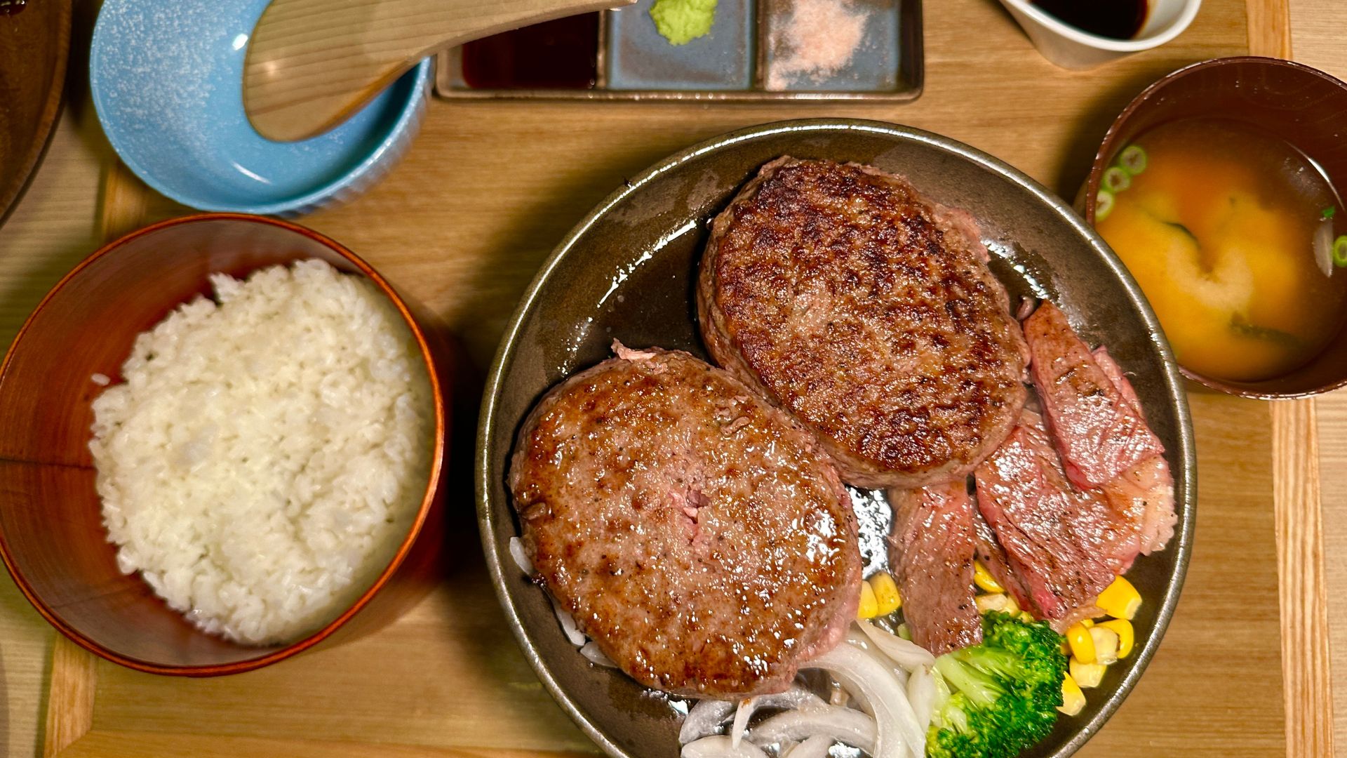 Melting Hamburger Steak Fukuyoshi Asakusa Kuramae(Tokyo,Asakusa ...